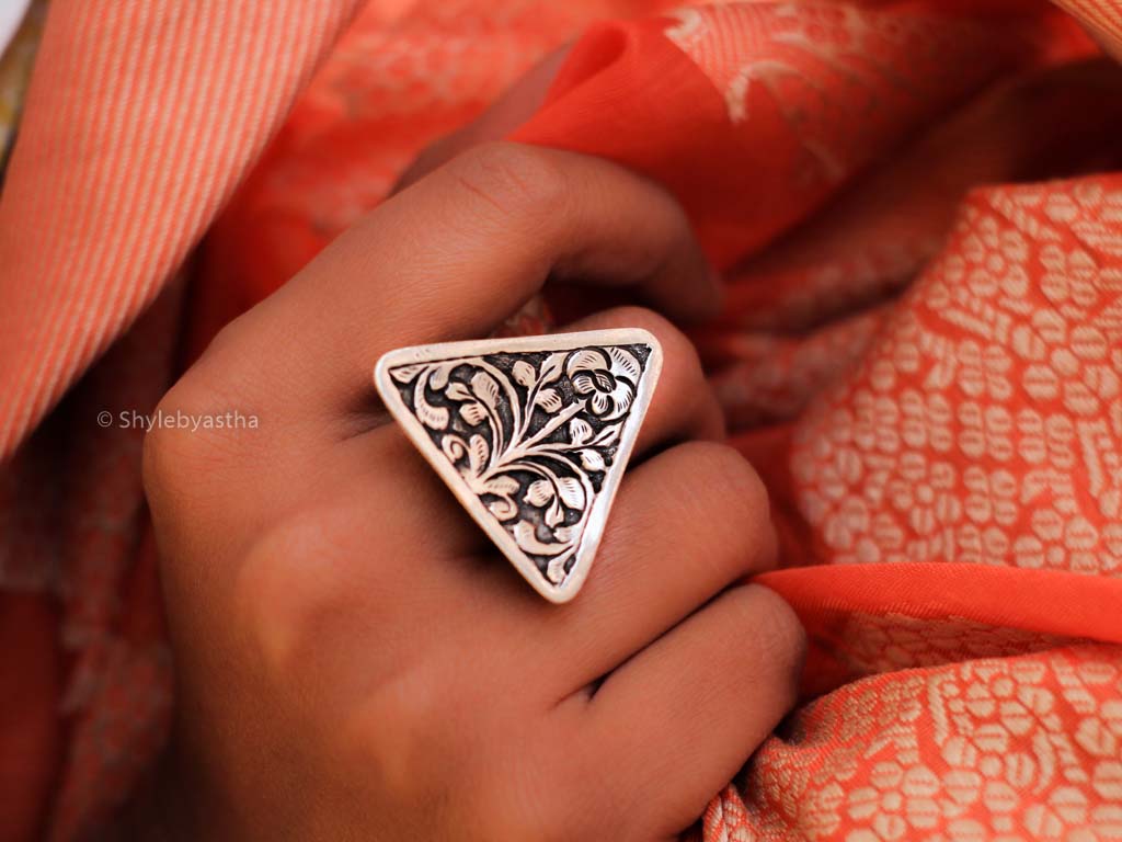 Anvaya Triangular Chitai Ring