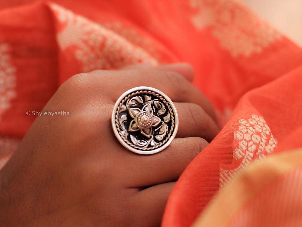 Anvaya Circular Flower Embossed Chitai Ring
