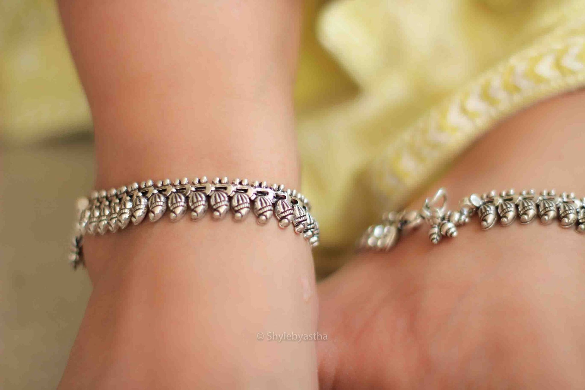 Anvaya Classic Embossed Anklet