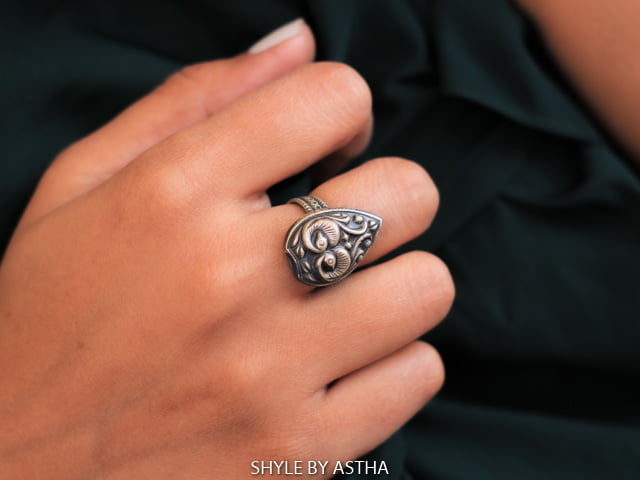 Adya Dual Peacock Embossed Ring