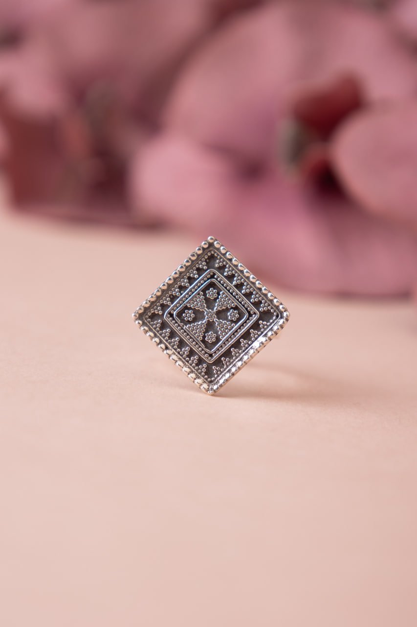 Adya Daana Detailed Ring