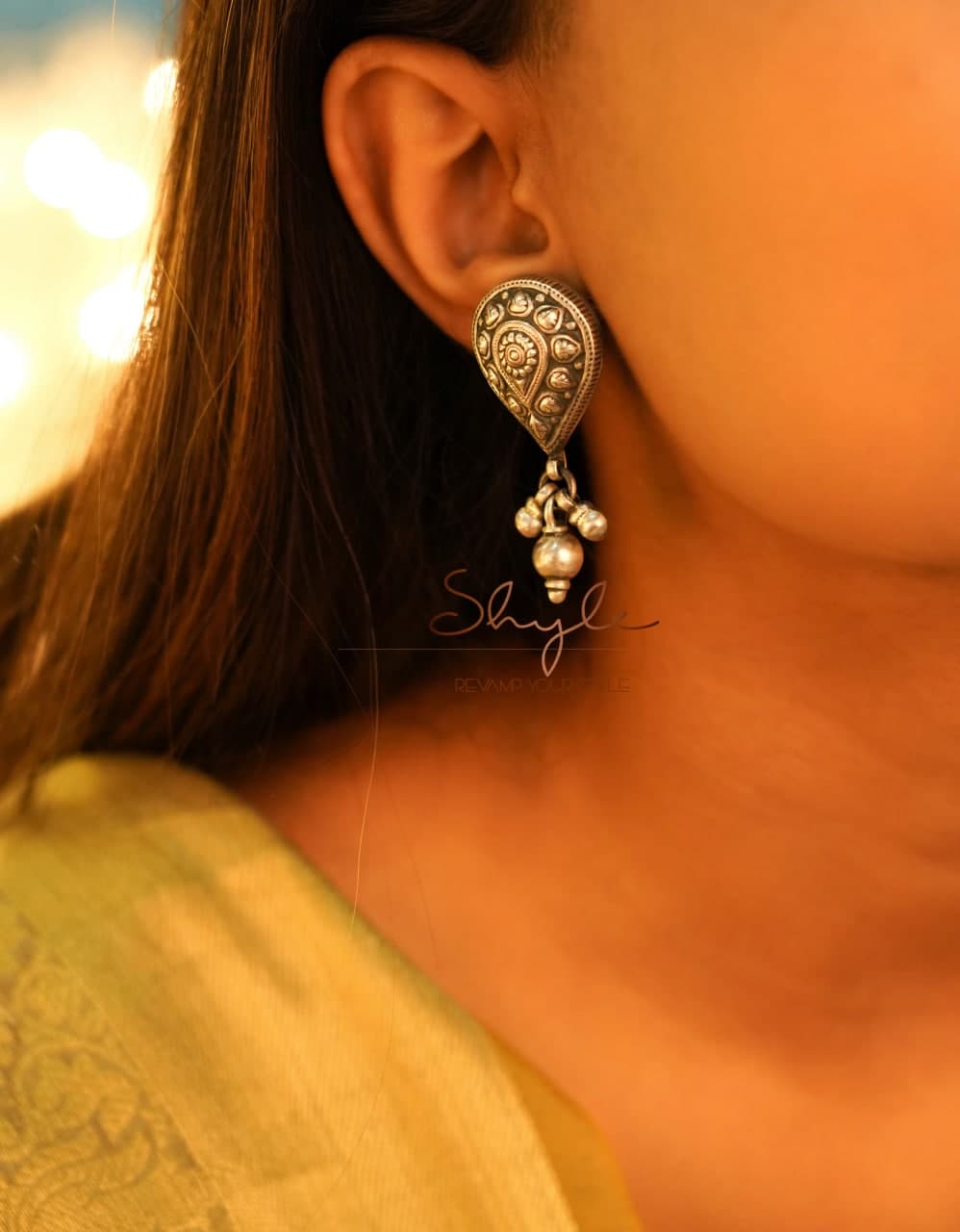 Dulari Embossed Drop Classic Earring
