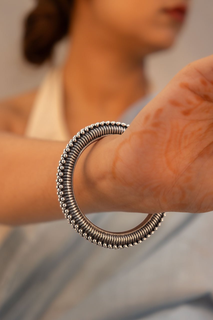 Tattva Ball Cluster Timeless Bangle