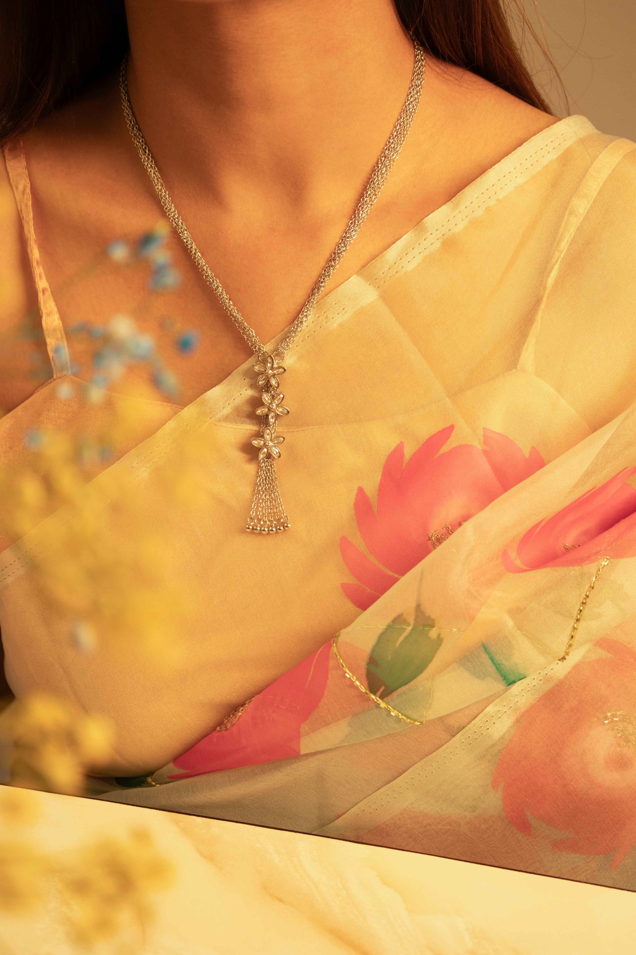 Essence Kundan Flower Sequence Chain Cluster Necklace