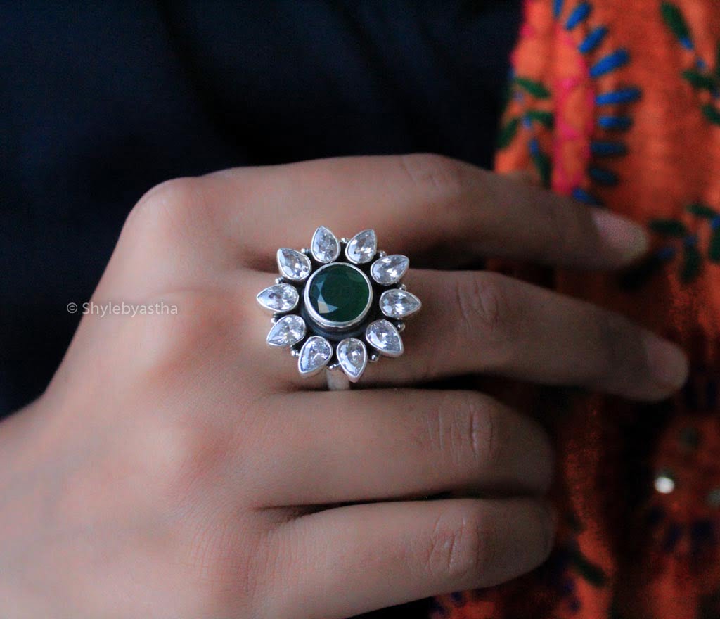 Essence Emerald Zircon Quirky Ring